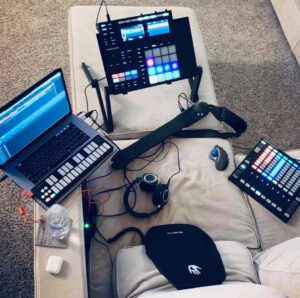 Portable Music Studio Setups for Traveling Creators - Home Studio Grooves