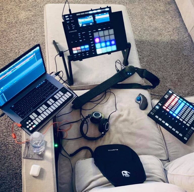 Portable Music Studio Setups for Traveling Creators - Home Studio Grooves