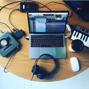 Portable Music Studio Setups for Traveling Creators - Home Studio Grooves