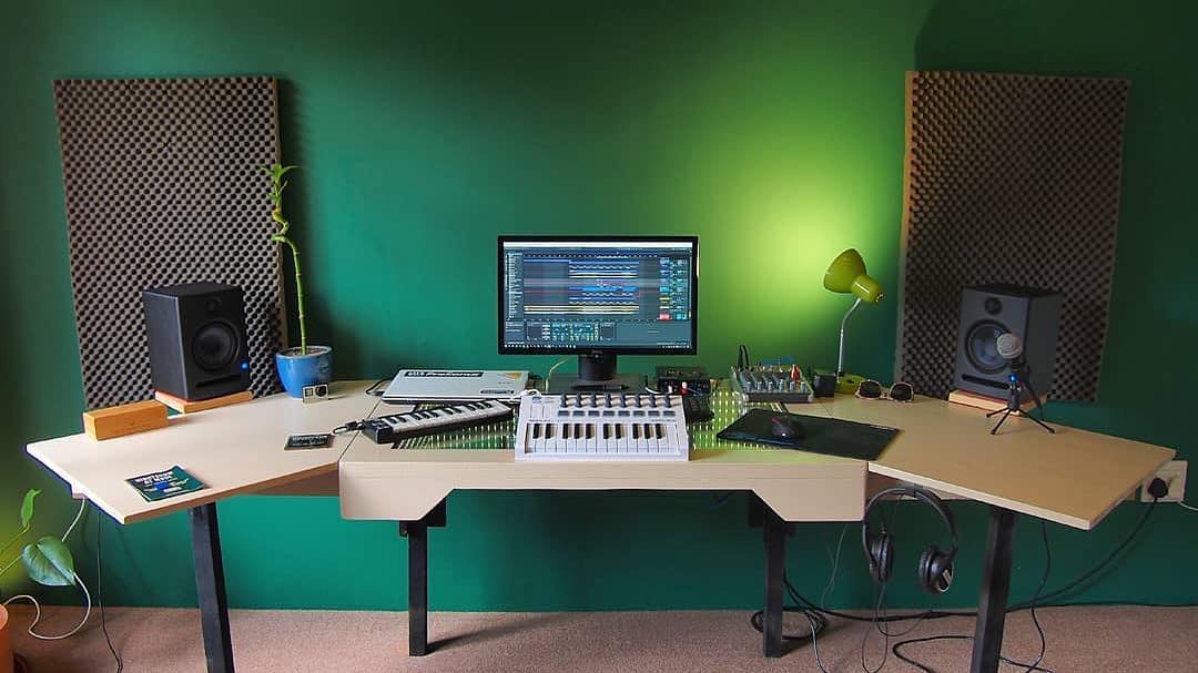 Minimalist Studio Ideas That Just Work - Home Studio Grooves