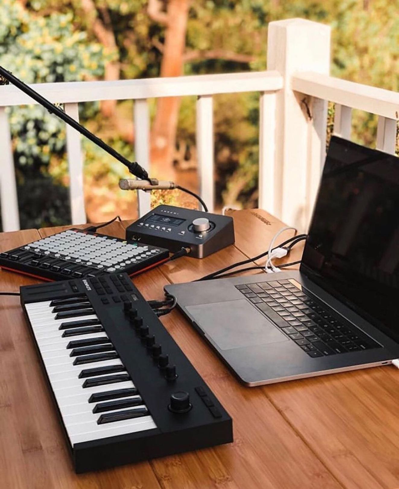 Portable Music Studio Setups for Traveling Creators - Home Studio Grooves