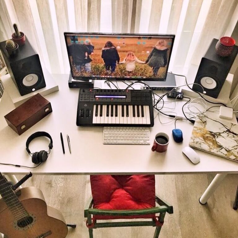 Minimalist Studio Ideas That Just Work - Home Studio Grooves