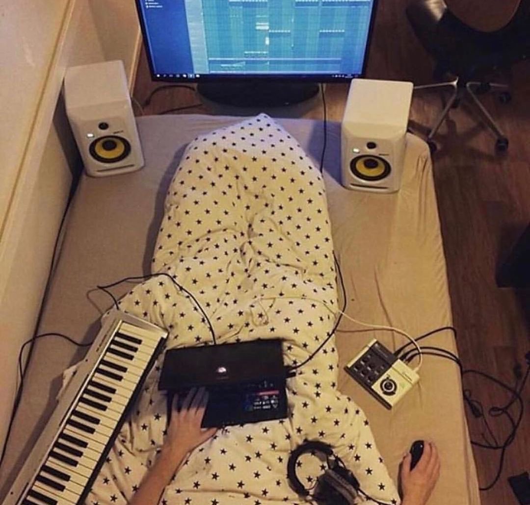 Portable Music Studio Setups for Traveling Creators - Home Studio Grooves