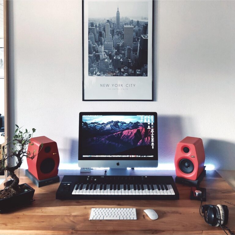 Minimalist Studio Ideas That Just Work - Home Studio Grooves