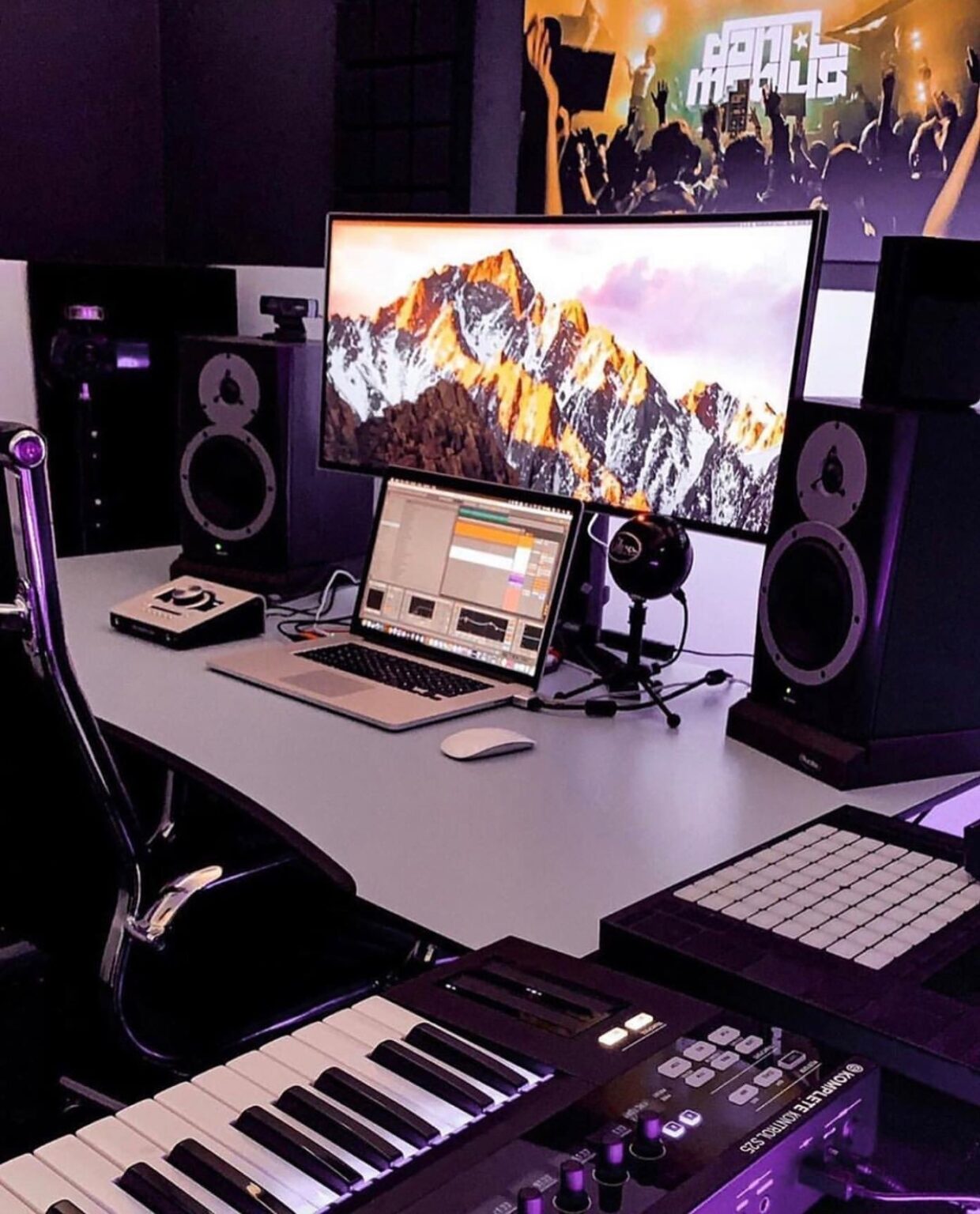 Minimalist Studio Ideas That Just Work - Home Studio Grooves