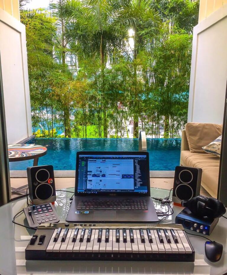 Portable Music Studio Setups for Traveling Creators - Home Studio Grooves