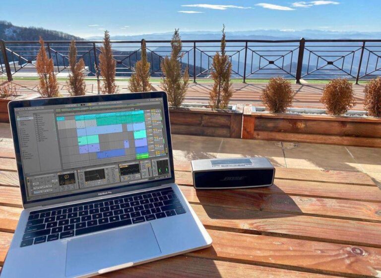 Portable Music Studio Setups for Traveling Creators - Home Studio Grooves