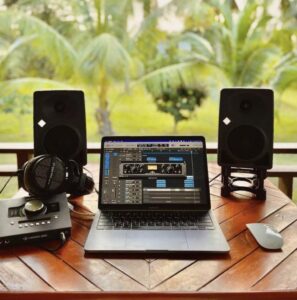 Portable Music Studio Setups for Traveling Creators - Home Studio Grooves